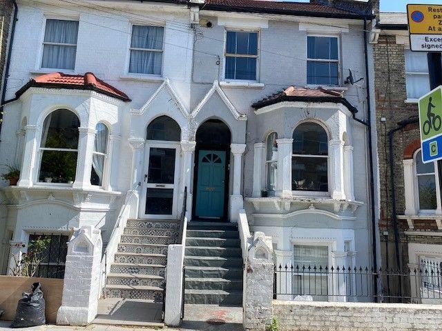 Elm Park, Brixton,London, SW2 2TZ 3 bed maisonette to rent £2,700 pcm £623 pw
