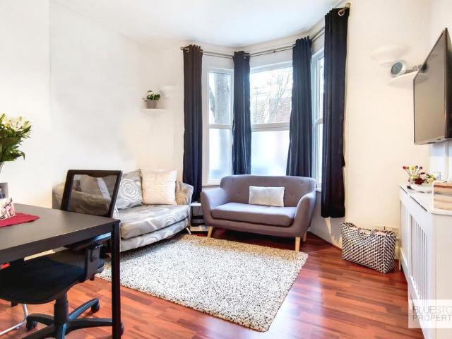 Elm Park, Brixton 2 bed flat to rent £2,400 pcm £554 pw