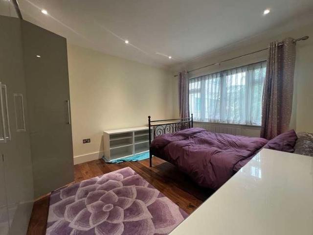 Elm Park Court, Elm Park Road, Pinner, HA5
