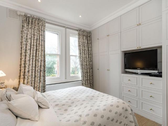 Elm Park Gardens, Chelsea, London, SW10 2 bed flat to rent £3,900 pcm £900 pw