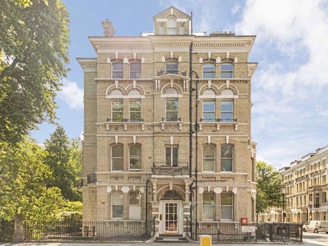 Elm Park Gardens, London SW10 2 bed flat to rent £4,400 pcm £1,015 pw