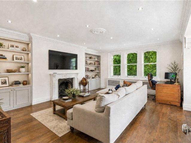 Elm Park Gardens, South Kensington. 2 bed apartment to rent £4,500 pcm £1,038 pw