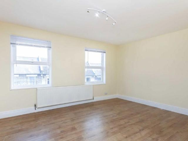 Elm Park, London SW2 1 bed flat to rent £1,750 pcm £404 pw