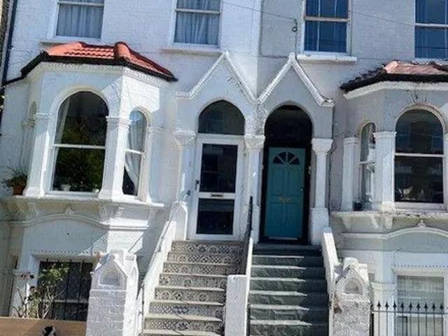 Elm Park, London, SW2 2TZ, United Kingdom | 3 bed house for rent #167581716 | Rentberry