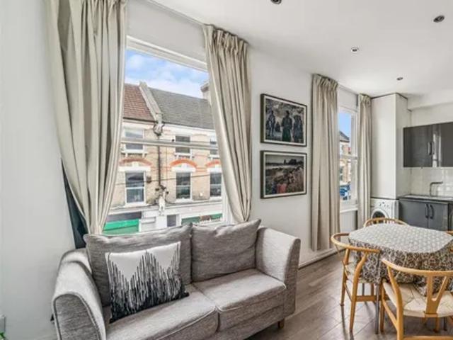 Elm Park, London, SW2 2UB, United Kingdom | 3 bed apartment for rent #167665686 | Rentberry
