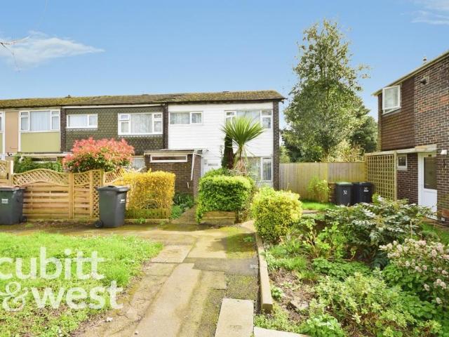 AVAILABLE WITH NO DEPOSITElm Park. 3 bed semi detached house to rent £1,550 pcm £358 pw