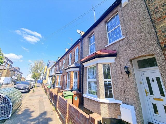 Elm Park Road, Leyton 2 bed house to rent £2,050 pcm £473 pw
