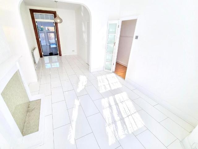 Elm Park Road, Leyton E10, 2 bed property to rent, £2,100 pcm | PrimeLocation