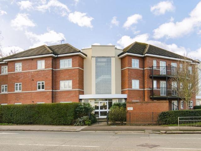 Elm Park Road, Pinner, HA5 2 bed flat to rent £1,850 pcm £427 pw