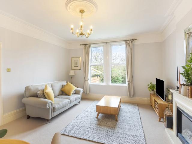 Elm Road, Beckenham BR3, 2 bed flat to rent, £1,750 pcm | PrimeLocation