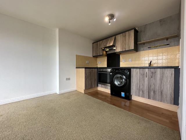 Elm Road, Grays 1 bed ground floor flat to rent £1,175 pcm £271 pw