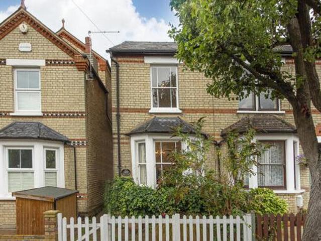 Elm Road, Kingston Upon Thames, 2 Bedroom End