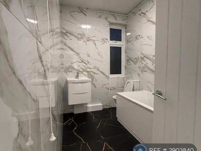 Elm Road, Leigh On Sea, SS9 3 bed flat to rent £1,800 pcm £415 pw