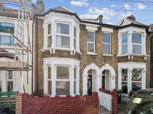 Elm Road, Leytonstone E11 2 bed terraced house to rent £2,350 pcm £542 pw