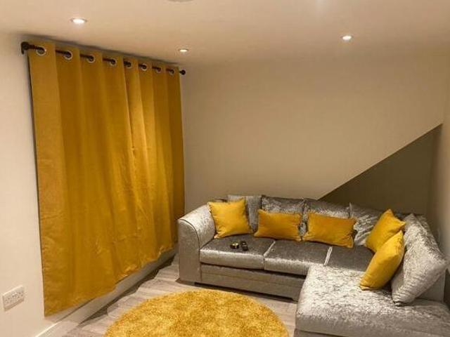 Elm Tree Close, Northolt, 6 Bedroom Semi detached