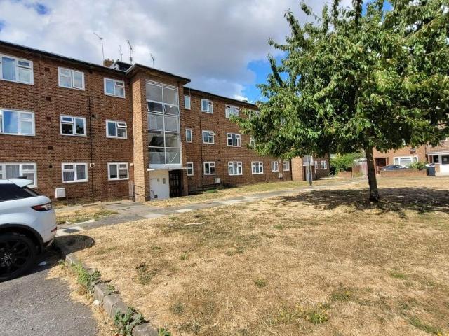 Elm Tree Close, Northolt UB5, 2 bed flat to rent, £2,000 pcm | PrimeLocation