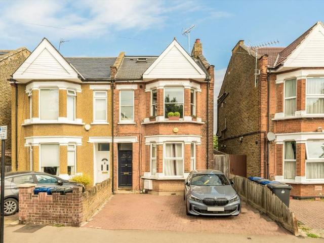 Elm Villas, London W7 2 bed flat to rent £2,448 pcm £565 pw