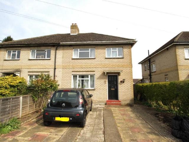 Elmbank Avenue, Egham TW20 6 bed semi detached house to rent £2,950 pcm £681 pw