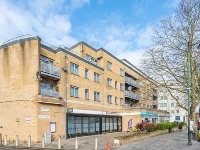 Elmcourt Pharmacy, 220 Norwood Road, London, SE27 9AW, United Kingdom | 2 bed apartment for rent #122715661 | Rentberry