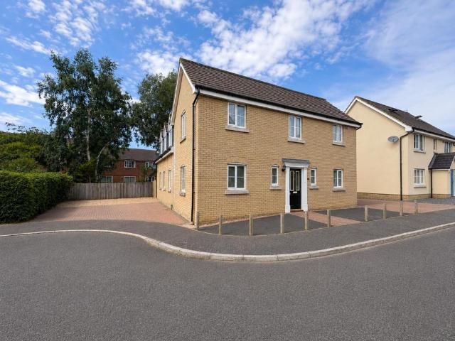 Elmcroft Close, Beck Row IP28 4 bed detached house to rent £1,930 pcm £445 pw