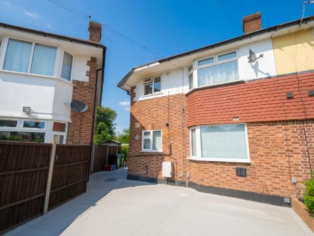 Elmcroft Close, Feltham TW14, 2 bed flat to rent, £1,600 pcm | PrimeLocation