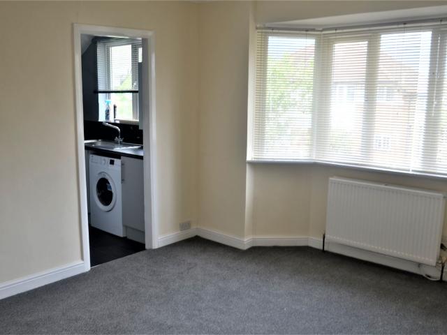 Elmcroft Close, Feltham TW14, 2 bed flat to rent, £1,850 pcm | PrimeLocation