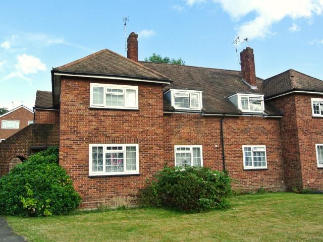 Elmcroft Drive, Ashford TW15, 2 bed maisonette to rent, £1,650 pcm | PrimeLocation
