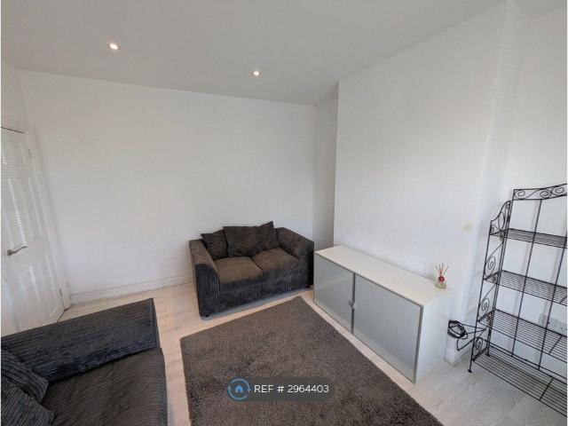 Elmdene Road, London SE18, 2 bed maisonette to rent, £2,100 pcm | PrimeLocation