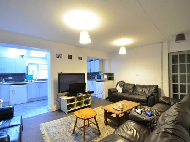 Elmdon Road, Selly Oak, Birmingham B29 8 bed house to rent £3,952 pcm £912 pw