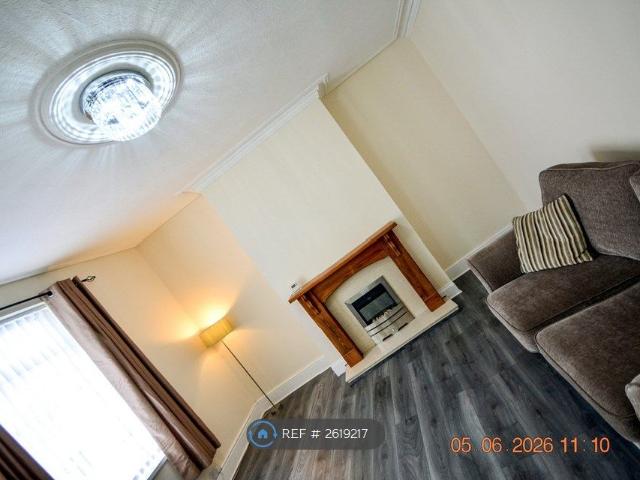 Elmfield Grove, Leeds LS12, 3 bed end terrace house to rent, £1,090 pcm | PrimeLocation