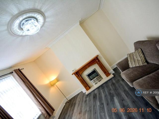 Elmfield Grove, Leeds, LS12 3 bed end of terrace house to rent £1,090 pcm £252 pw