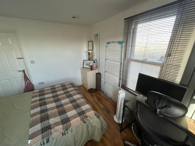 Elmfield Road, London SW17, Room to rent, £950 pcm | PrimeLocation