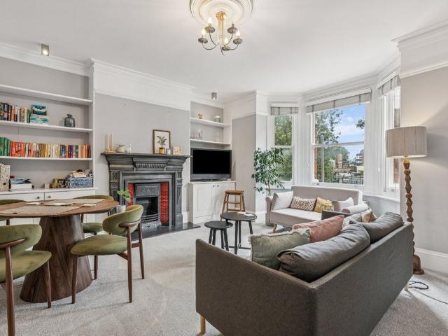 Elmfield Mansions, Wandsworth Common SW17, 1 bed flat to rent, £2,850 pcm | PrimeLocation