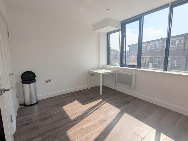 Elmgrove Road, Harrow HA1, Studio to rent, £1,400 pcm | PrimeLocation