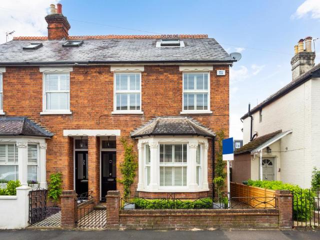 Elmgrove Road, Weybridge, KT13 3 bed house to rent £3,650 pcm £842 pw
