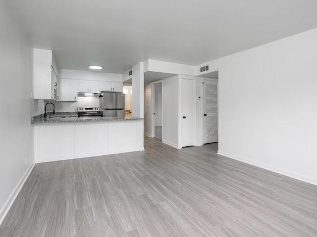 Elmington Park Flats 2 Bedroom Apartment for Rent at 2526 Sharondale Dr, Nashville, TN 37215 Green Hills