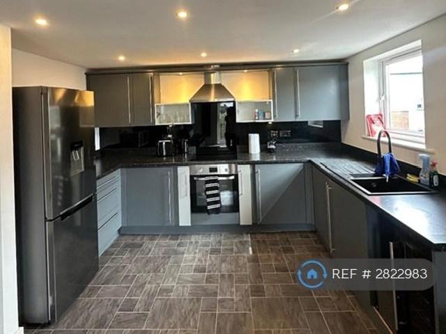Elmira Way, Manchester, M5 3 bed flat to rent £1,650 pcm £381 pw