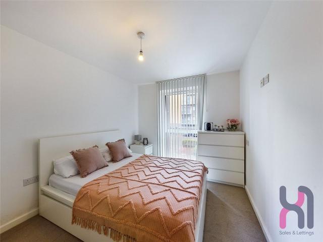 Elmira Way, Salford M5, 1 bed flat to rent, £975 pcm | PrimeLocation
