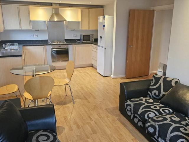 Elmira Way, Salford Quays M5, 2 bed flat to rent, £1,200 pcm | PrimeLocation