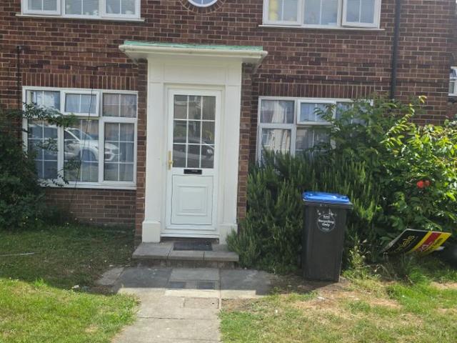 Elms Lane, Wembley HA0, 2 bed maisonette to rent, £2,000 pcm | PrimeLocation