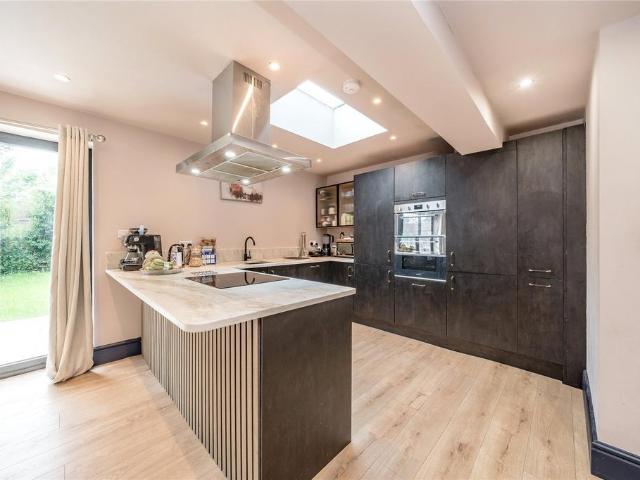 Elmshurst Crescent, London, N2 3 bed terraced house to rent £2,900 pcm £669 pw