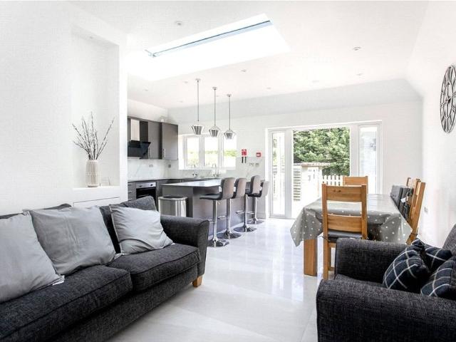 Elmside, Guildford, Surrey, GU2 7SH