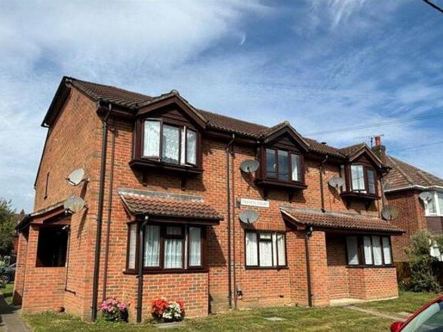 Elmsleigh Road, Farnborough, 1 Bedroom Maisonette
