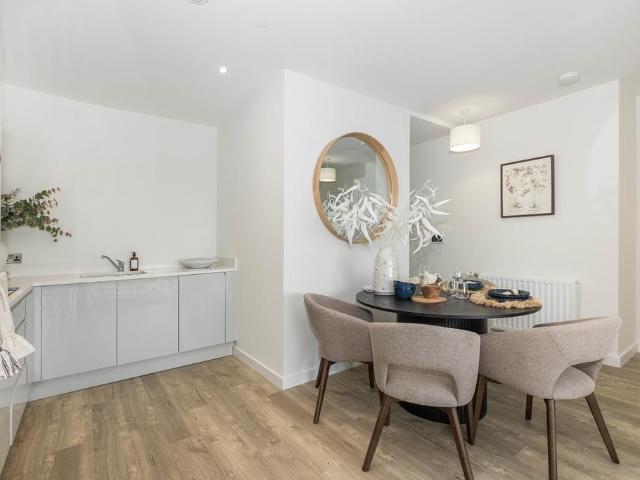Elmsleigh Road Staines TW18 1 bed apartment to rent £1,810 pcm £418 pw