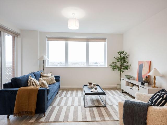 Elmsleigh Road, Staines TW18, 2 bed flat to rent, £2,160 pcm | PrimeLocation