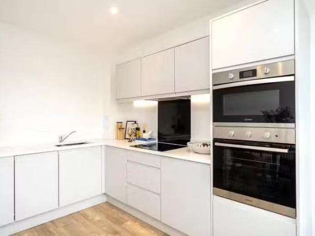 Elmsleigh Road, Staines upon Thames, Surrey, TW18 4AY