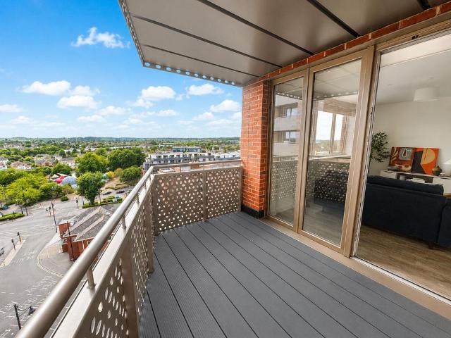 Elmsleigh Road, Staines upon Thames. 2 bed apartment to rent £1,880 pcm £434 pw