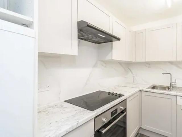 Elmswood Lawn Tennis Club, 337A Tamworth Lane, Lonesome, London, CR4 1DL, United Kingdom | 4 bed apartment for rent #167692287 | Rentberry