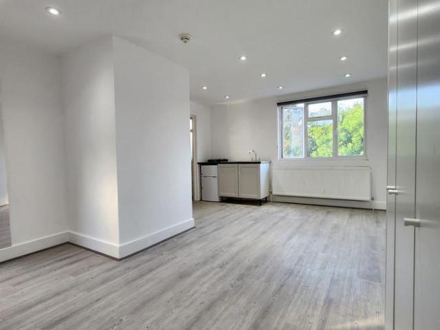 Elmstead Avenue, Wembley, HA9 Studio to rent £1,450 pcm £335 pw