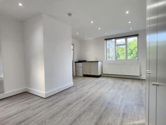 Elmstead Avenue, Wembley Studio to rent £1,450 pcm £335 pw
